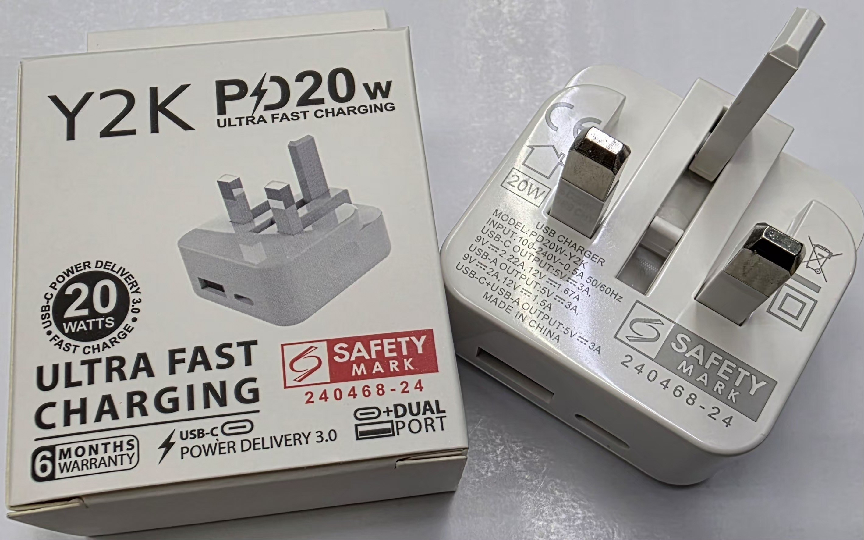 Y2K PD20W FAST CHARGING WHITE MINI USB & USB-C ADAPTER